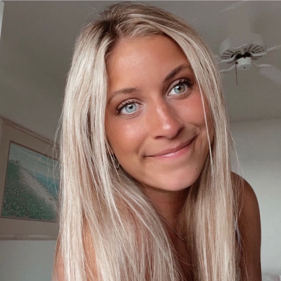 Ally's Closet (@ally_pugh) | Poshmark